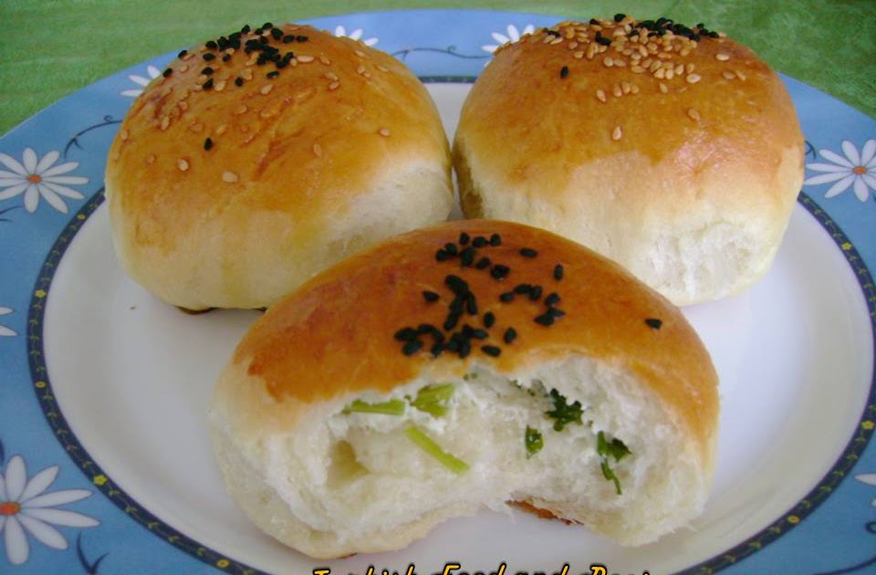 Turkish Pogaca with Cheese (Peynirli Pogaca)