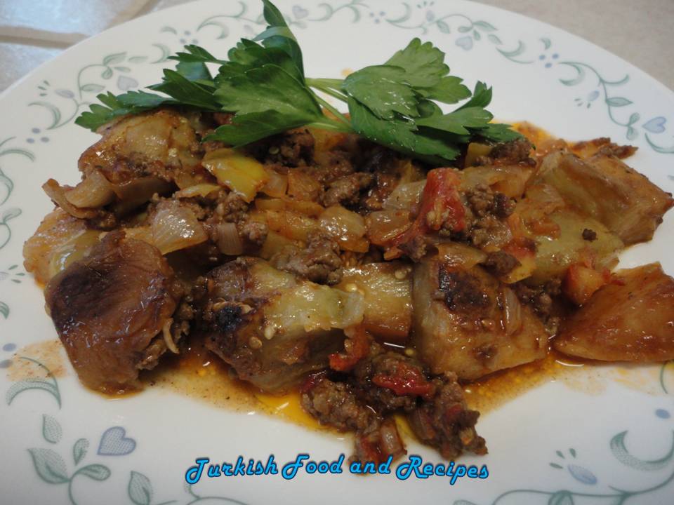 Turkish Food & Recipes: Eggplant Mousaka (Patlican Musakka)
