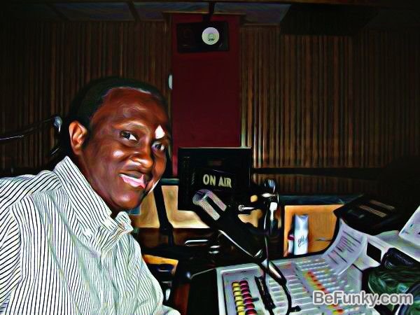 Ivonne Reportando: SAYMOND MERCEDES, UNIENDO "CORAZONES SOLITARIOS"