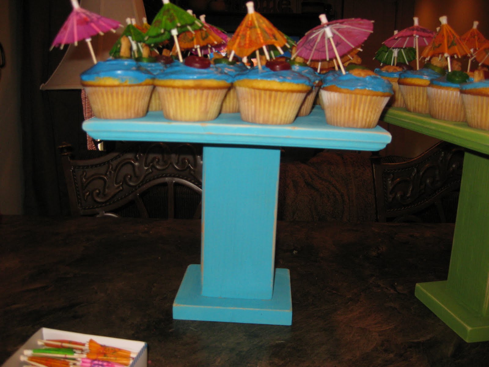 Lyndsey's Craft Spot: Cake stand and some super fun cupcakes....