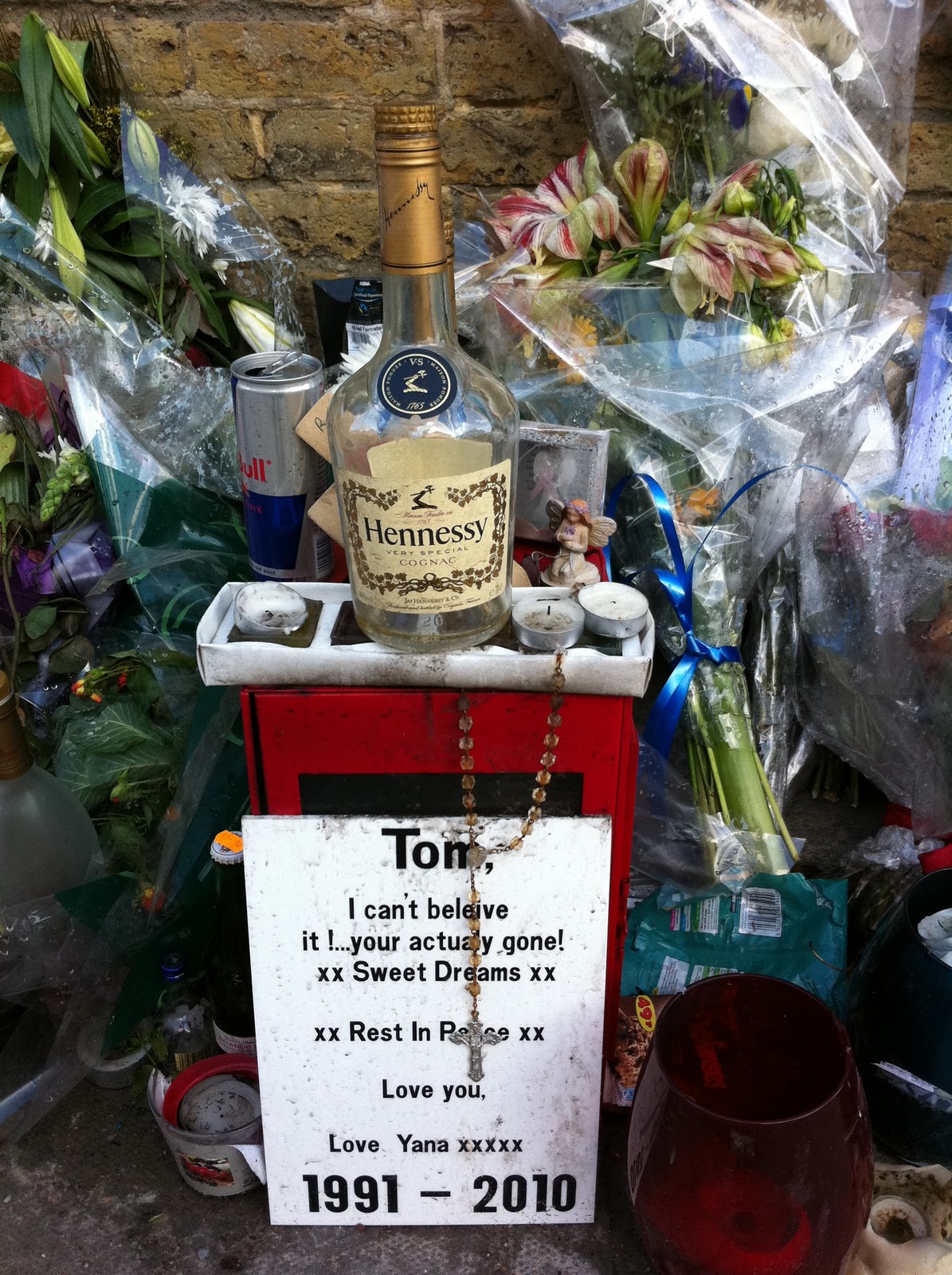 ALL IN A DAY'S WORK: Tom Spiteri tributes
