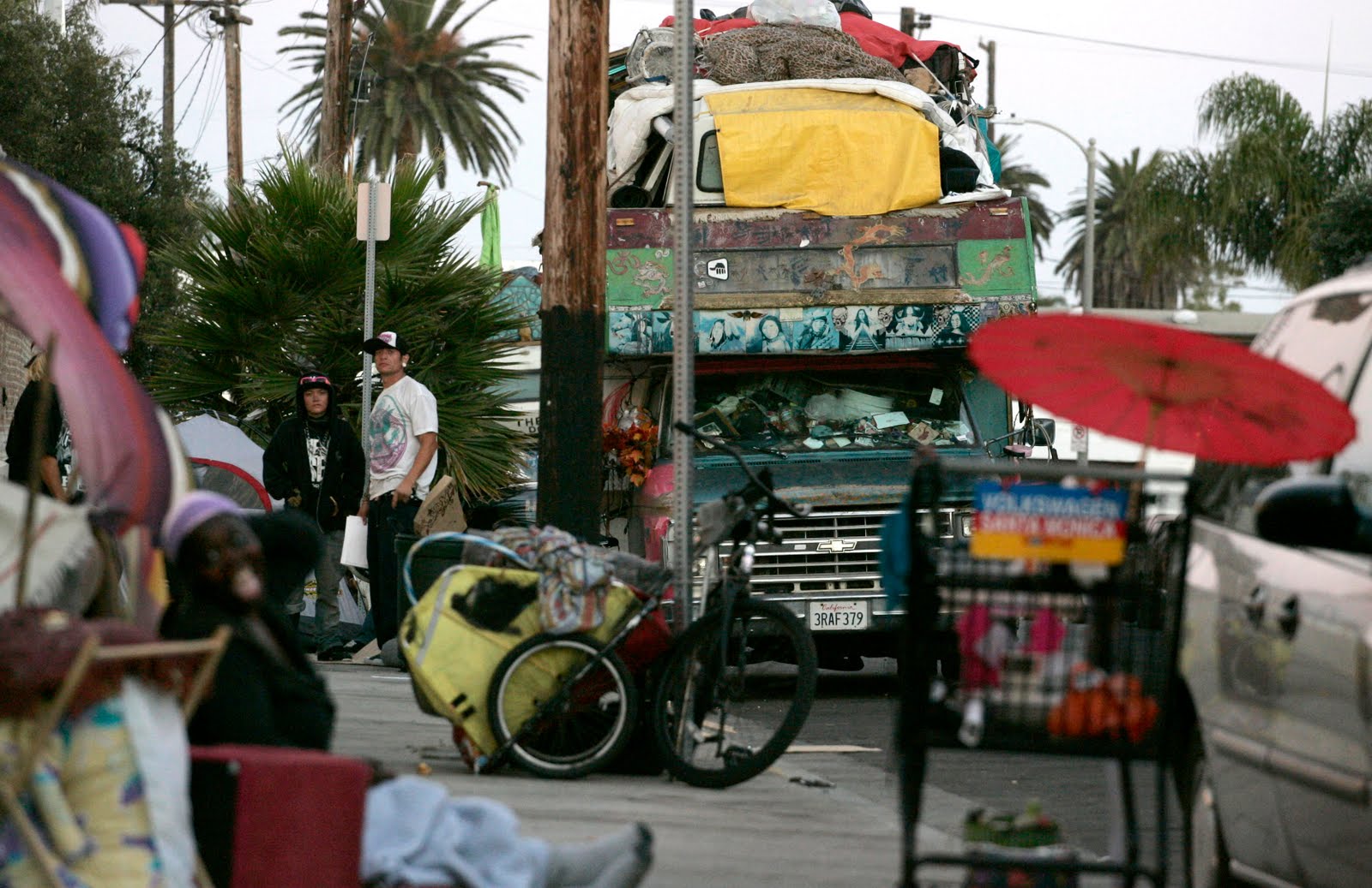 L A T I T U D E: Homeless in Venice Beach - Updated