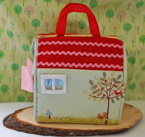 Bubby Makes Three: Make a Fabric Dollhouse
