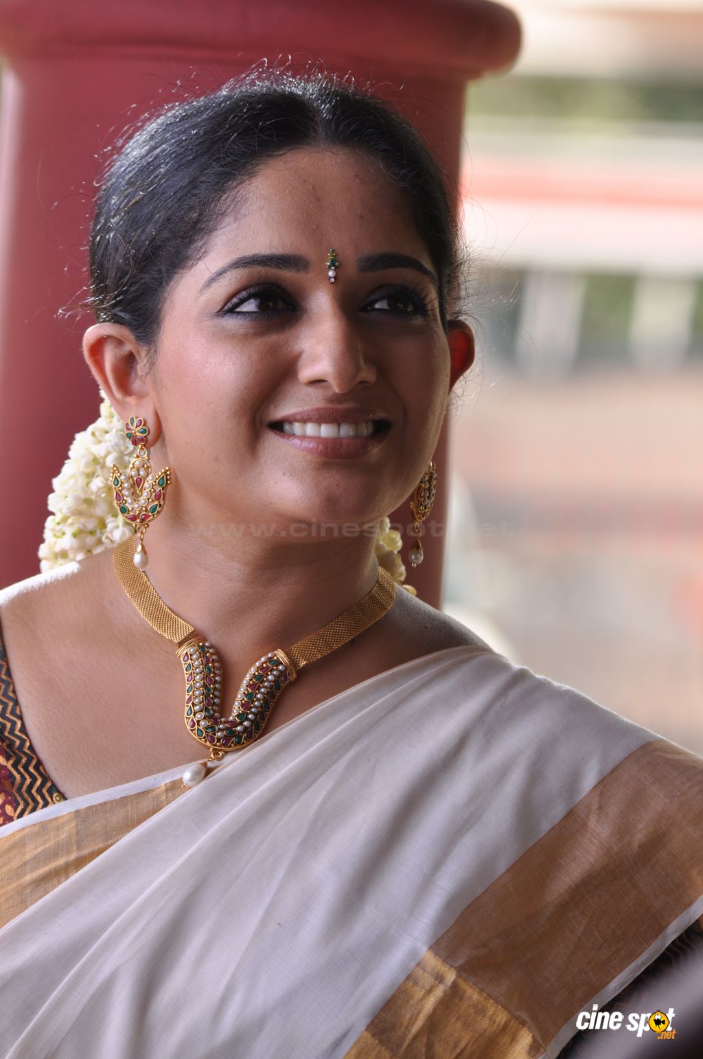 kavyamadhavan Photos Kavya Latest news: Kavya madhavan In Kerala Saree