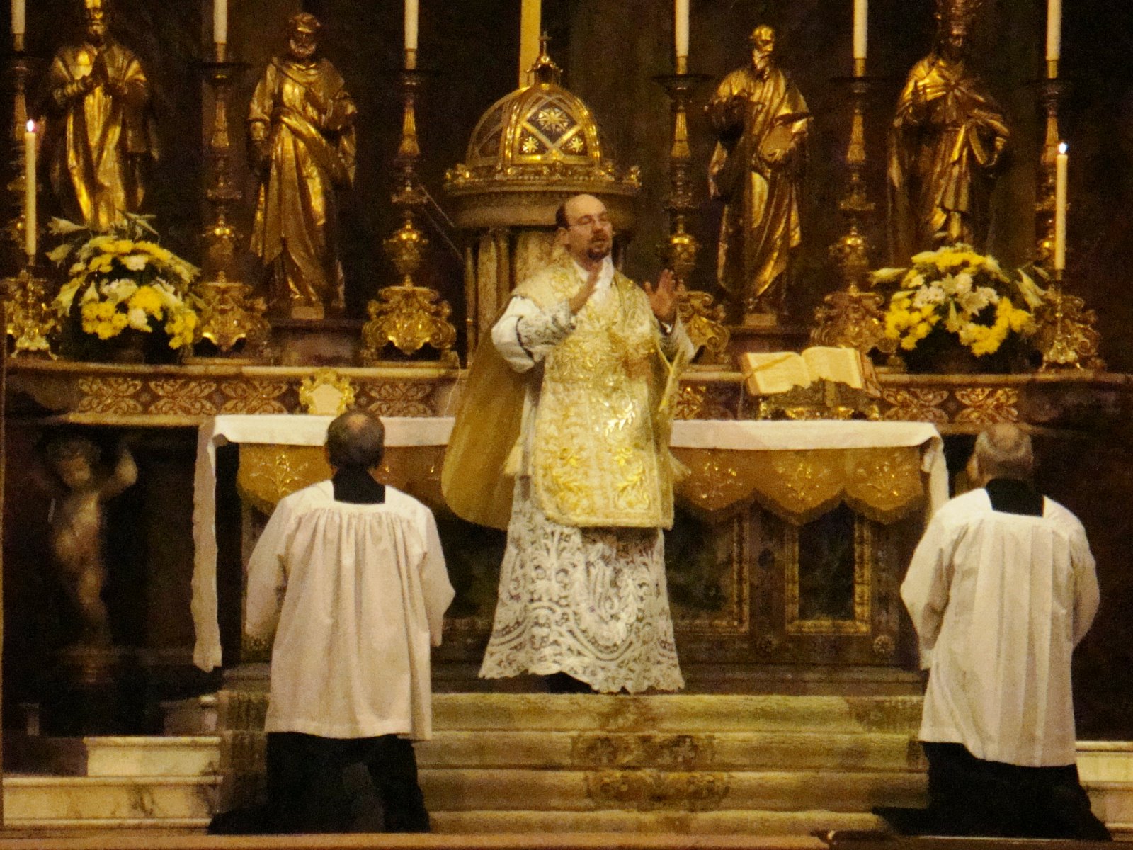 Latin Mass Society: Birmingham: Dominus Vobiscum