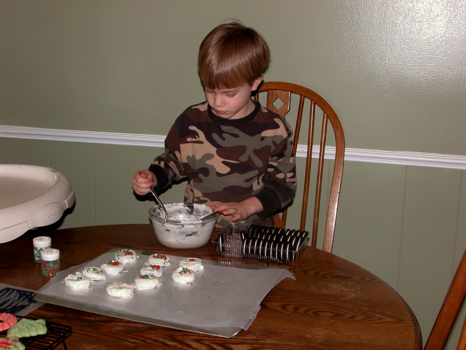 Raising Leafs: Tasty Tuesday: Christmas Baking