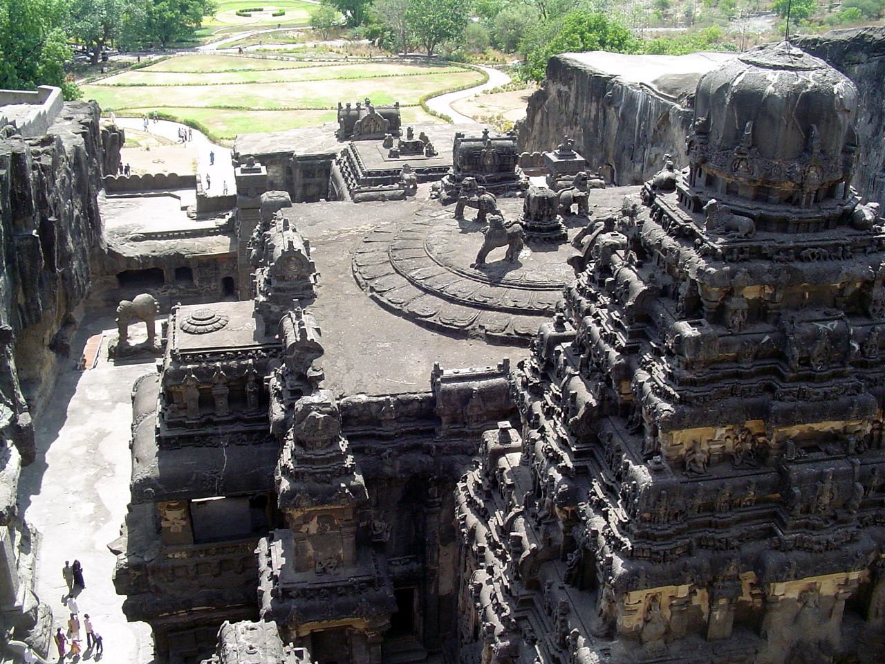 TEMPLE ARCHITECHTURE: KAILASH TEMPLE.