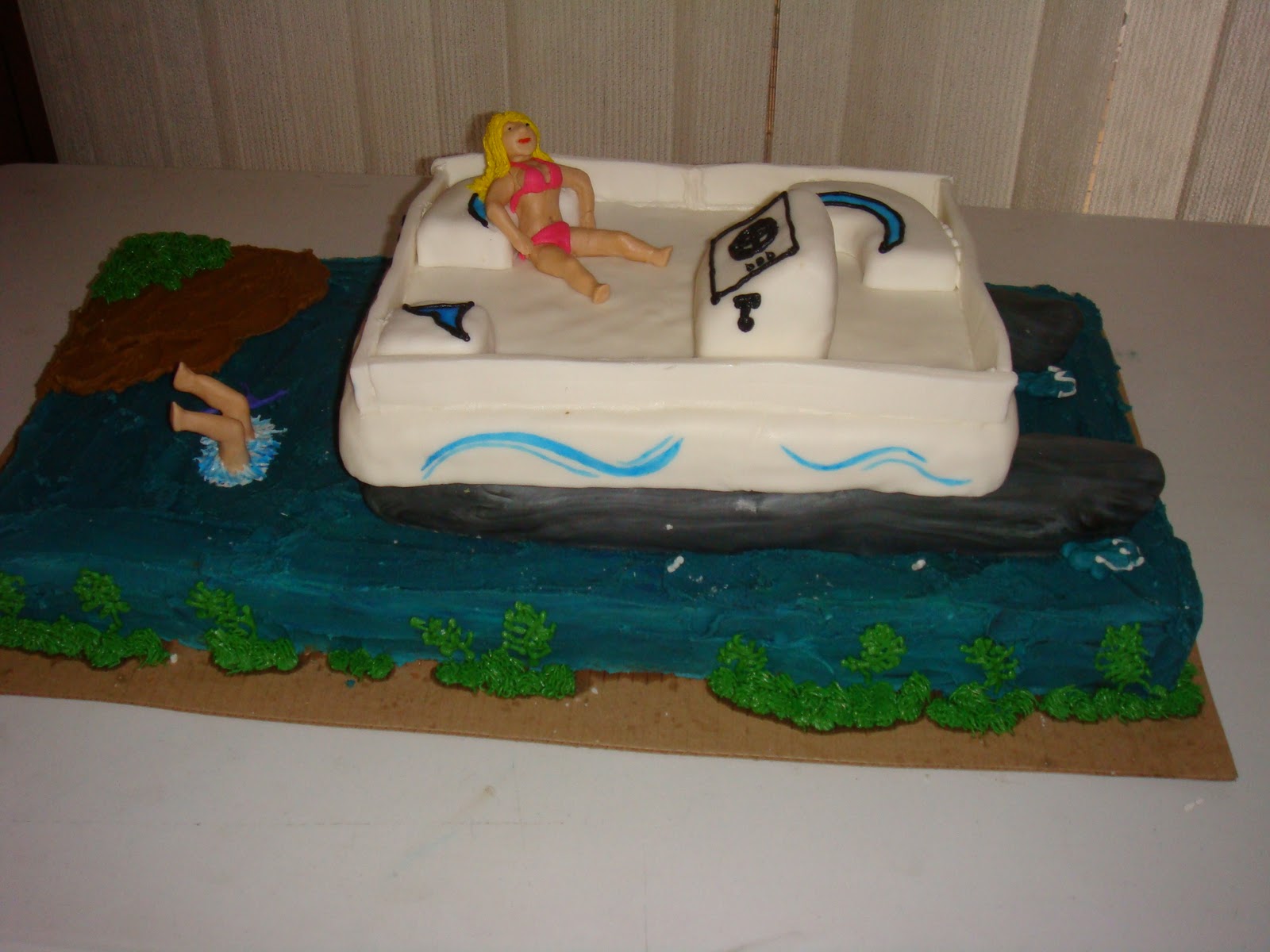 HotCakes: Delta Pontoon/Party Boat Cake