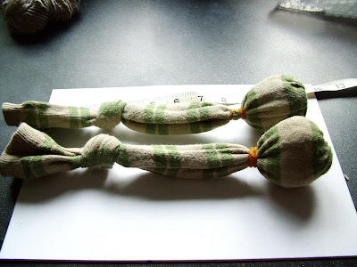 Leanne Woods Designs: Tutorial - Homemade Poi for Kids