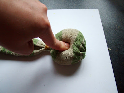 Leanne Woods Designs: Tutorial - Homemade Poi for Kids