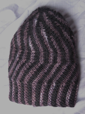 S P L E N D O R = -: Short Rows Wavy Hat by Lee Meredith