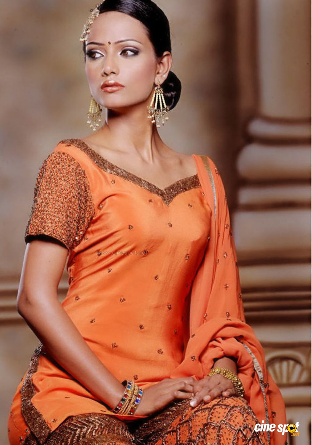 PHOTO GALLERY: Saira Khan - HOT Indian MODEL Pictures