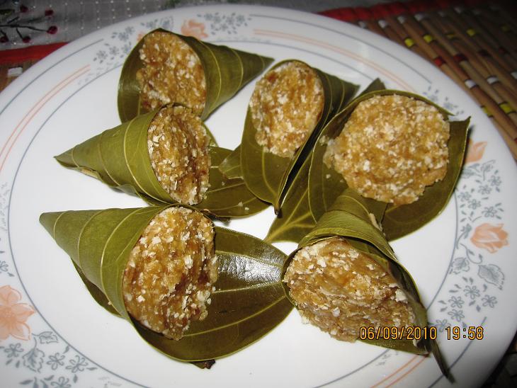 Sherly's MIcro Kitchen: Kumbil Ada/Vayana leaf/Appam