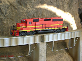 Ferreomodelismo Brasileiro: LOCOMOTIVA SD40-2 RFFSA 3740