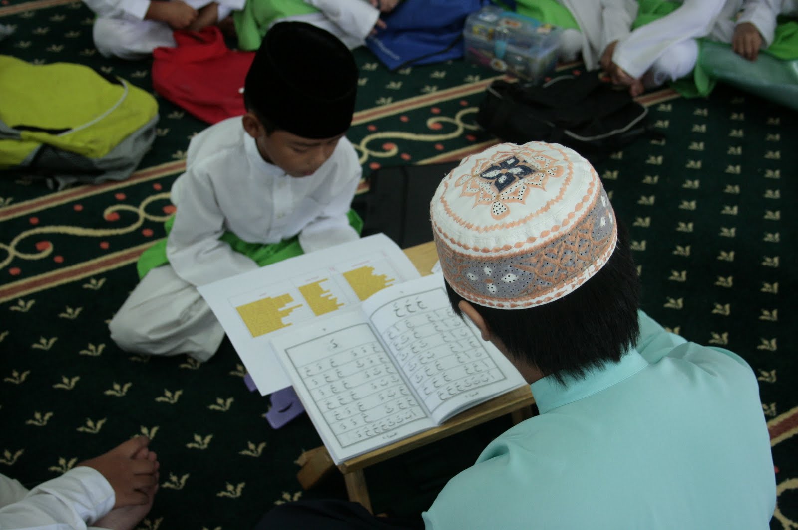 Niniboi1110: BELAJAR MENGAJI...