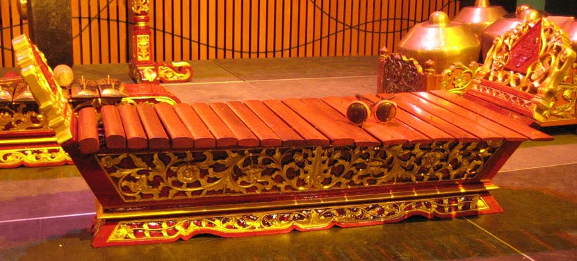 Singgah Sejenak: How to Play a Music Instrument Gamelan