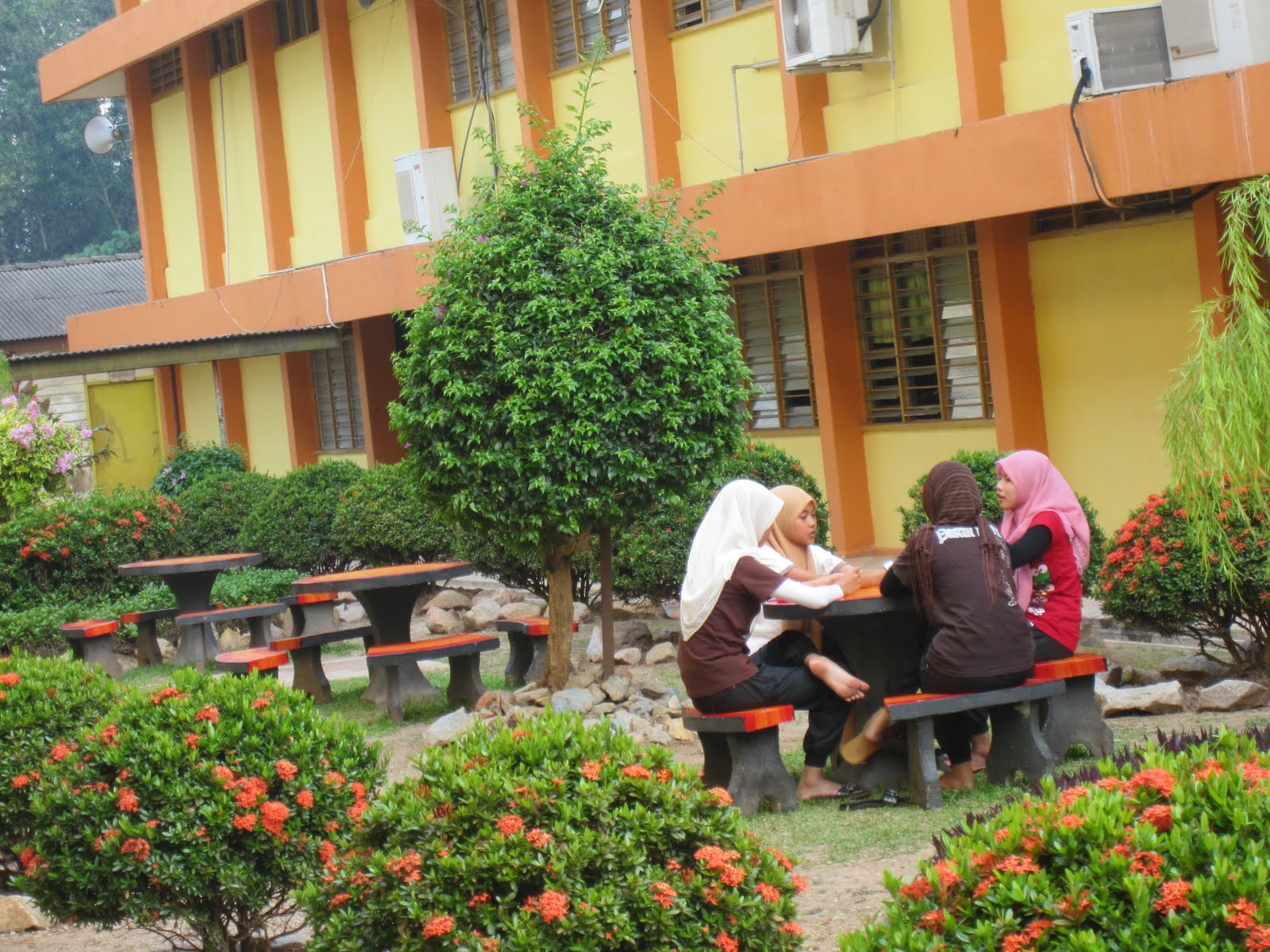 Bicara Seorang Pengetua: BANGKU REHAT, PONDOK ILMU, TAKWIM SEKOLAH DAN ...