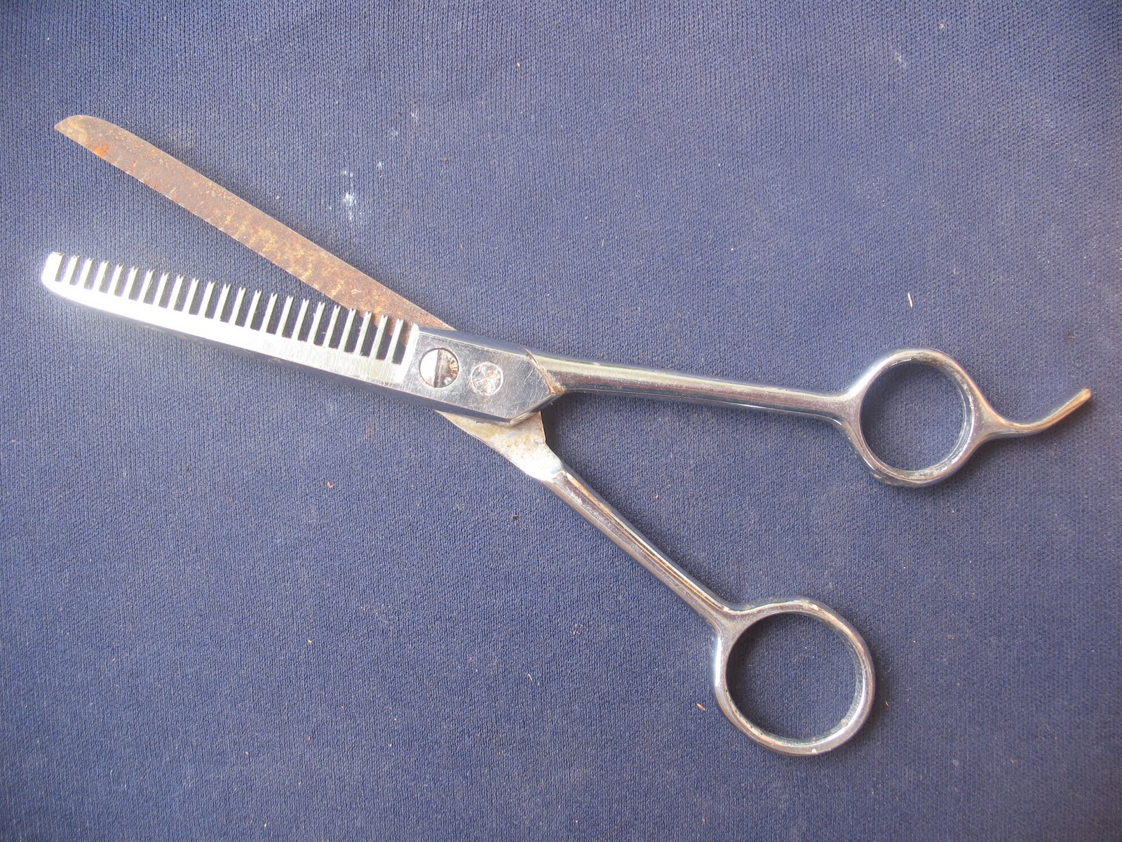 .: Kisah Tukang Gunting Rambut