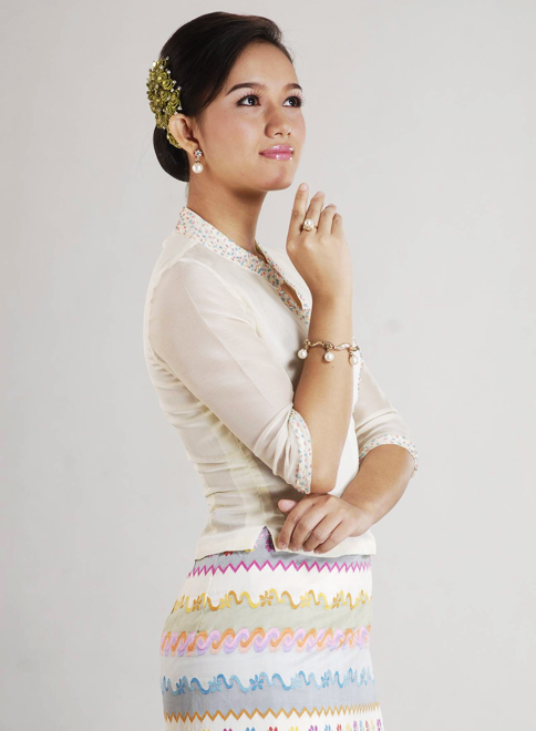 Bikini Modern: Myanmar Pretty Model Girl with Myanmar Fashion Dress