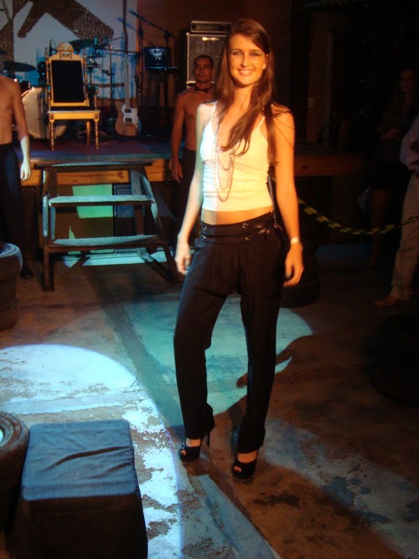 Ricardo de Melo: Liz Rodrigues, Desfiles no Tamboatá em Itaipava!