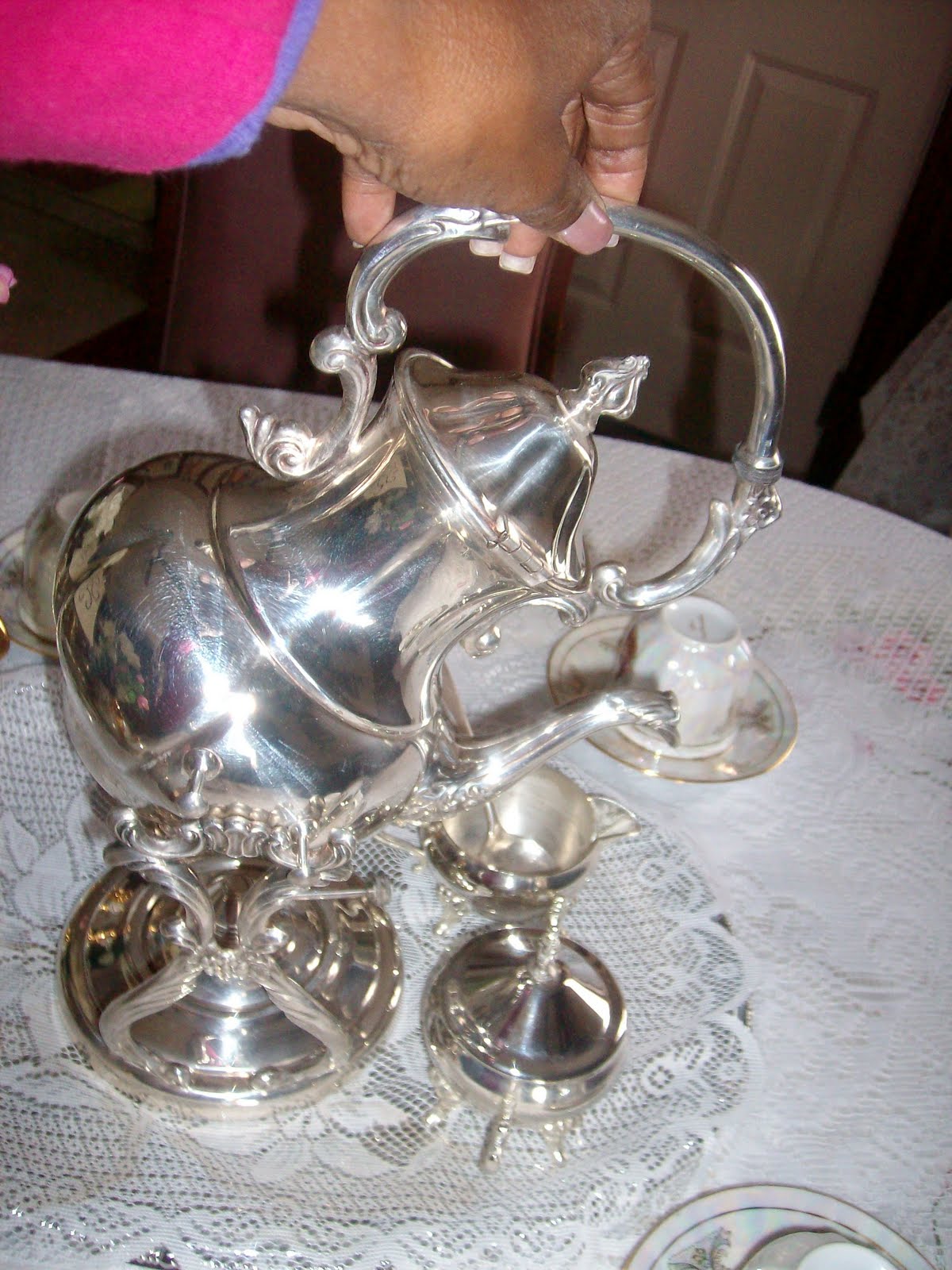 Lady Estelle's Tea Time: My new Silver tea Server!