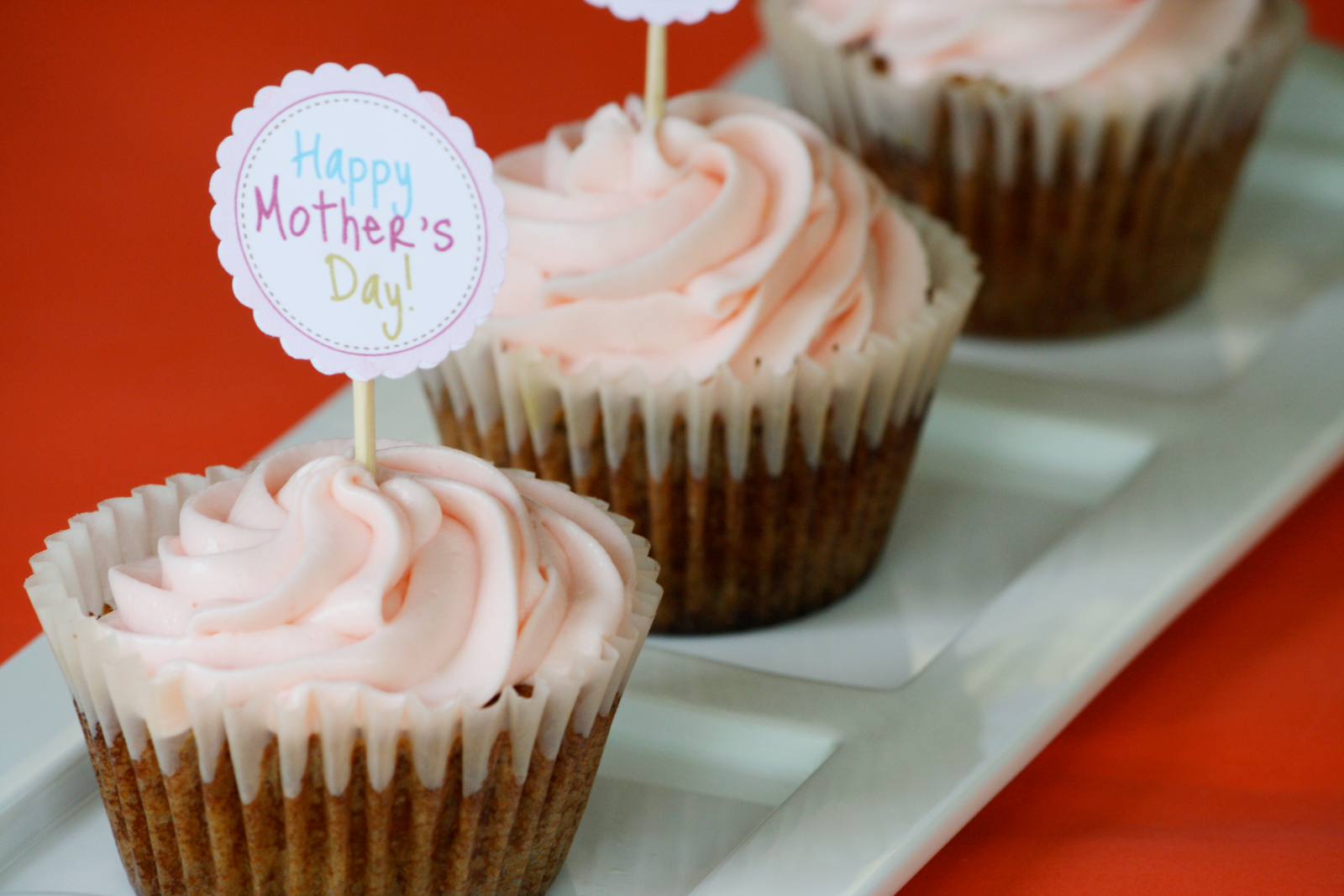Edible Moments: Mothers Day Cupcakes and Free DIY Cupcake Toppers!