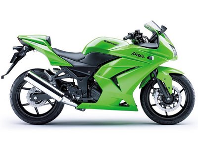 Superbike: "Warrior" 2011 Kawasaki Ninja 400R is shown