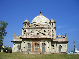 arise, awake: Lucknow scenery