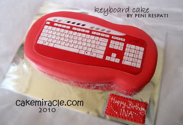 cake miracle by peni respati: keyboard cake