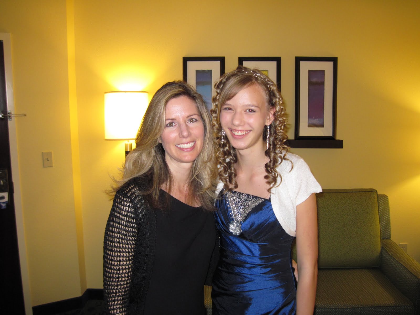 The Mother-Daughter Blog: Senior Prom: La Lumier Da Pari