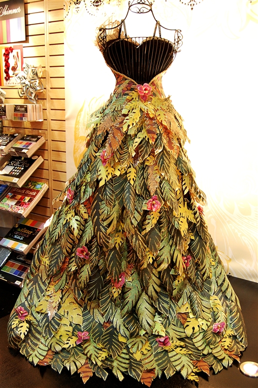 Capadia Designs: Paper Roses (and fabulous dresses....)