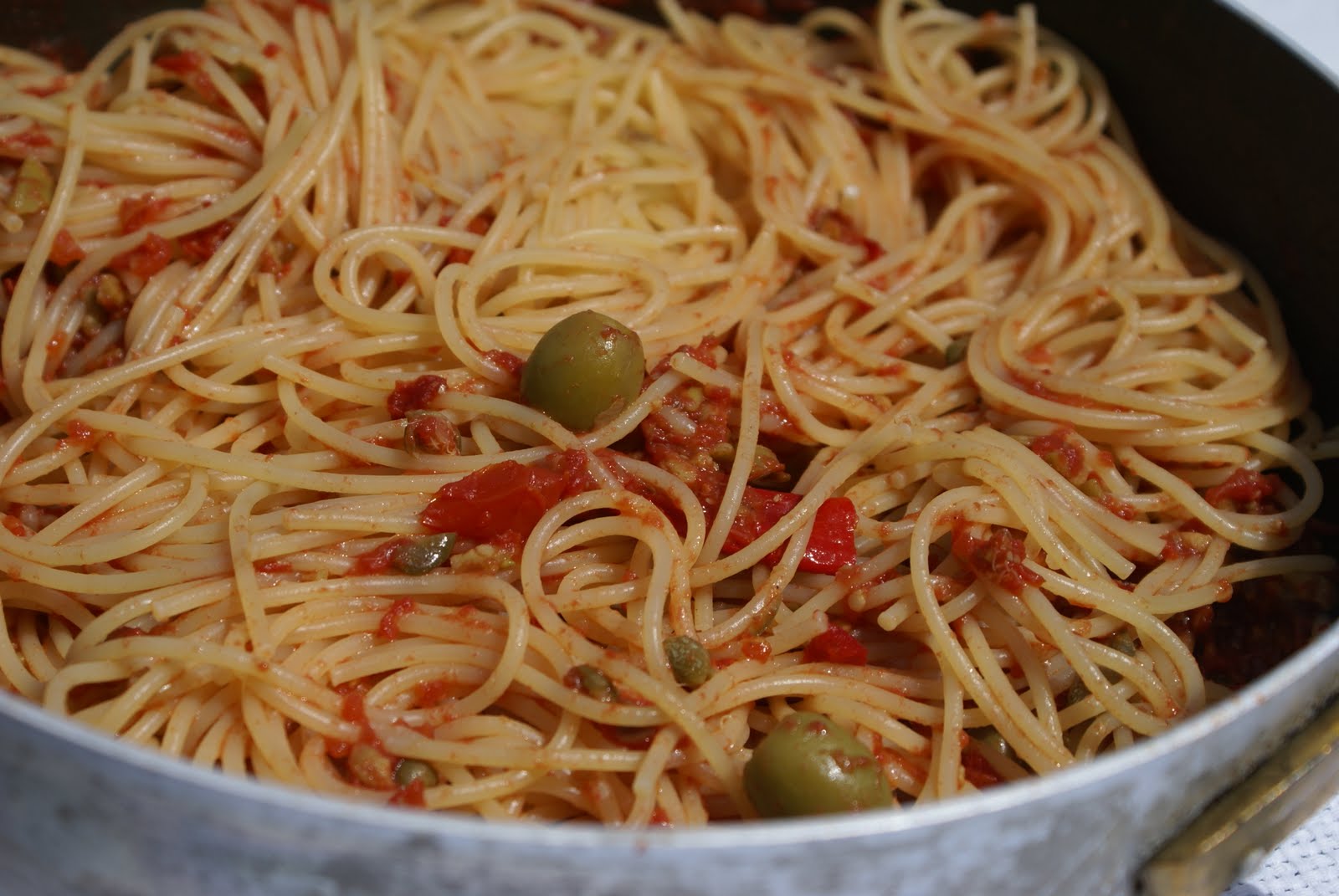 un pizzico di magia: Spaghetti di Stromboli ai capperi