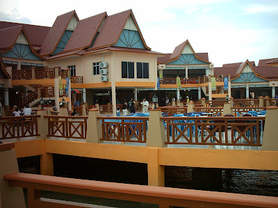 MELAKA IN PICTURE: Medan Ikan Bakar Terapung Umbai Baru- Jeti Sg. Umbai