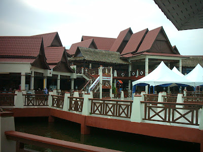 MELAKA IN PICTURE: Medan Ikan Bakar Terapung Umbai Baru- Jeti Sg. Umbai
