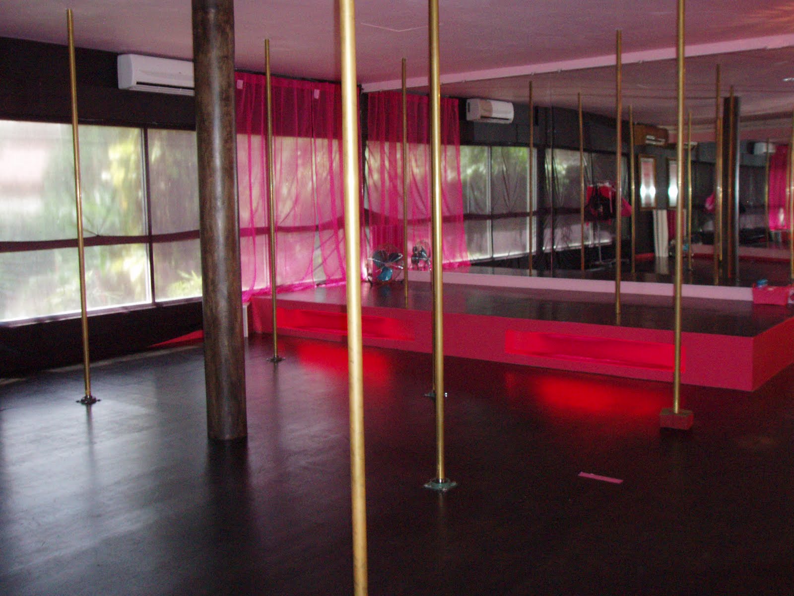 Maple Loo: Malaysia's Premiere Pole Dance School