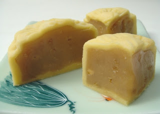 Yochana's Cake Delight! : Snow Skin Mango Mooncakes