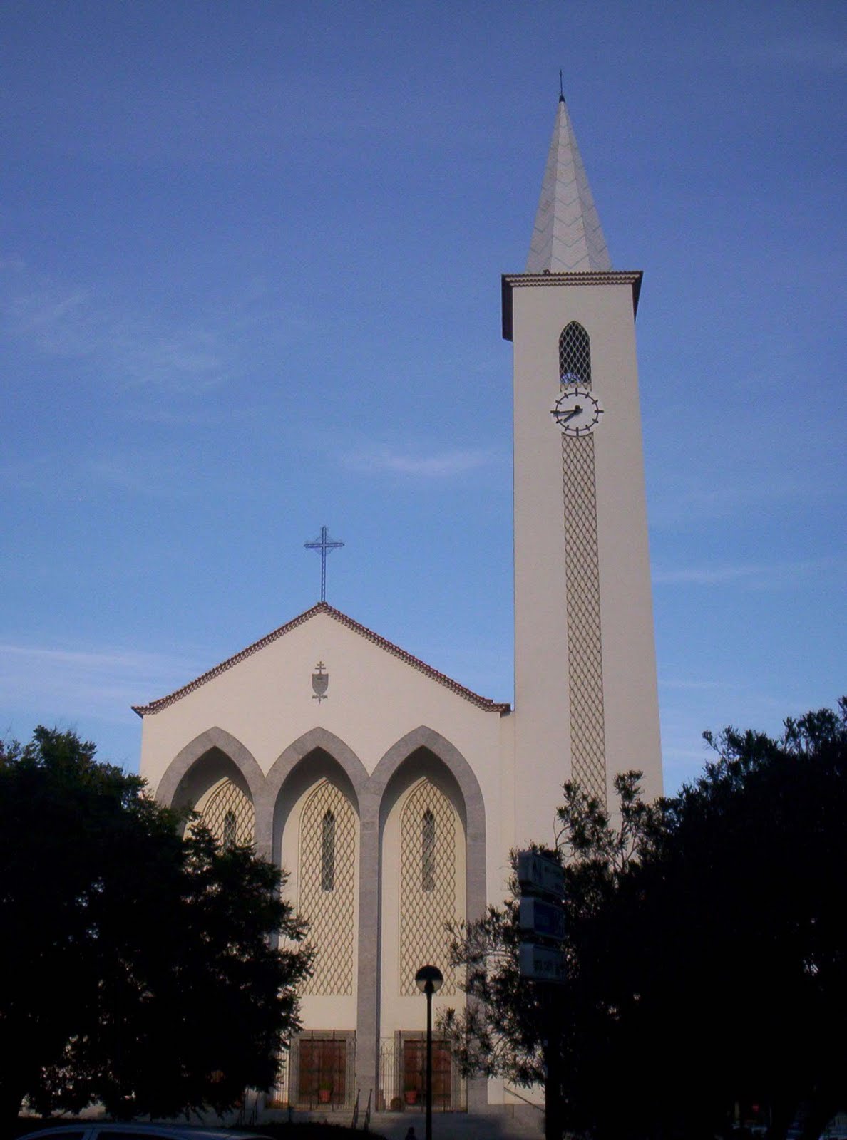 A SANTA IGREJA CATÓLICA APOSTOLICA