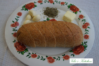 Viki 's Kitchen: Garlic bread (short cut)