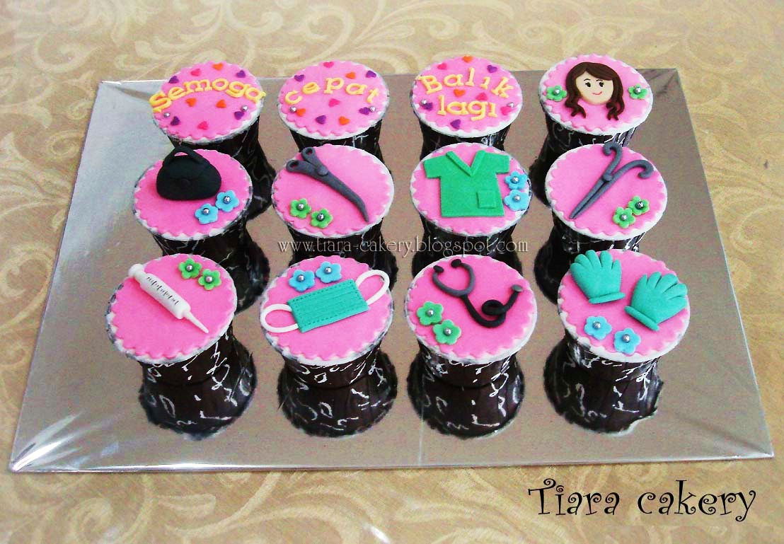 Tiara Cakery: .. Surgery Doctor Cupcakes ...