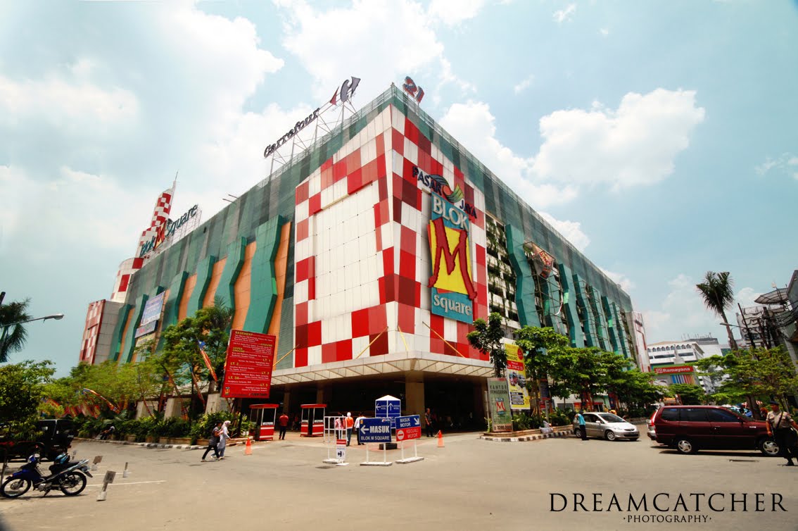 shoot em and smile: Blok M Square