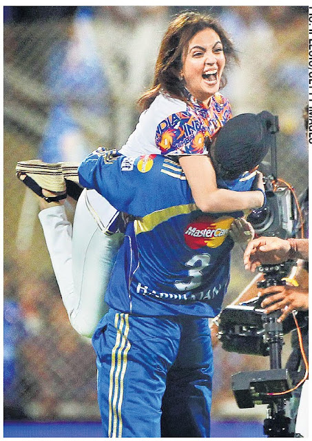Hot Bollywood Celeb Nita Ambani Sexy Aunty For Sure