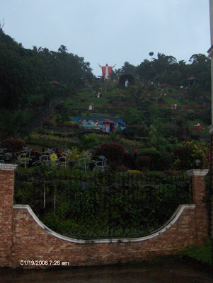 Bromoki: Lucban Quezon grotto " Kamay ni Hesus"