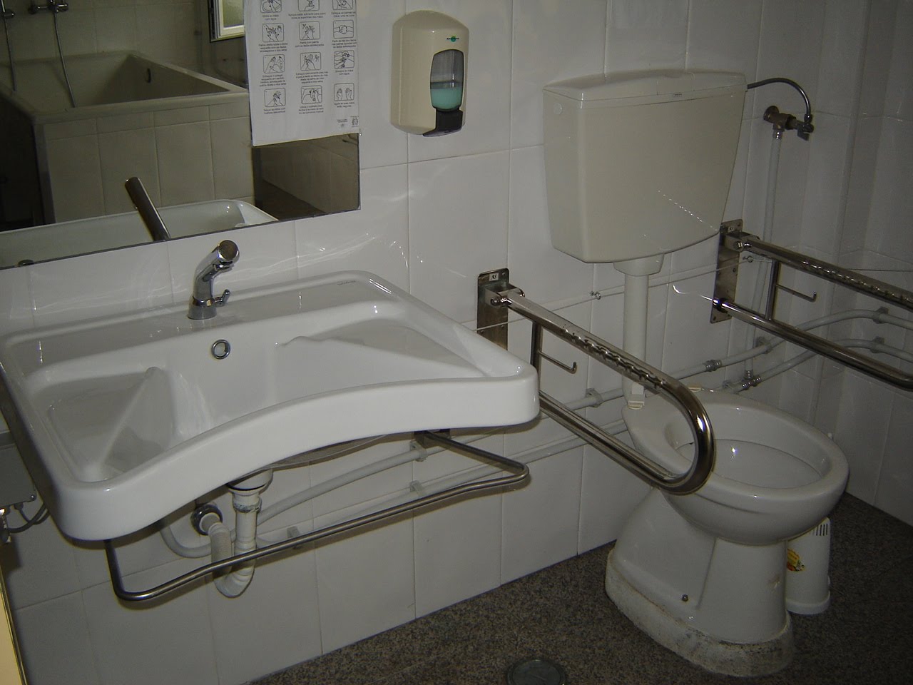 Lar da Boa Vontade de Carcavelos: A casa de banho