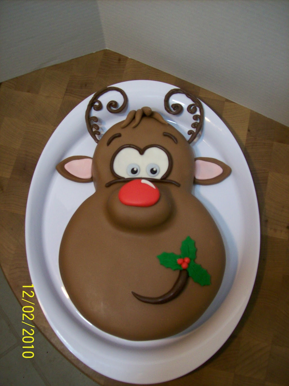 Cakes By Chris: Rudolph the Rednosed Reindeer