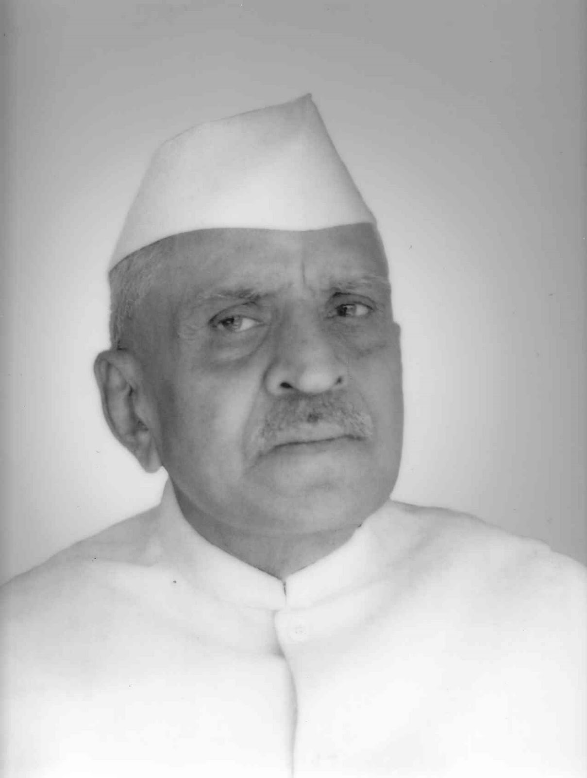 AP Governors : Shri Khandubhai Kasanji Desai(11-04-1968 to 25-01-1975)