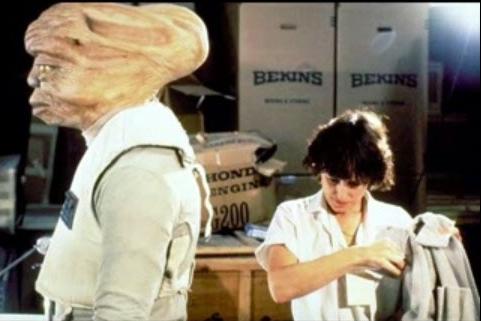 STAR WARS AFICIONADO WEBSITE: CLASSIC IMAGE: SUPERVISING A PRUNE FACE!