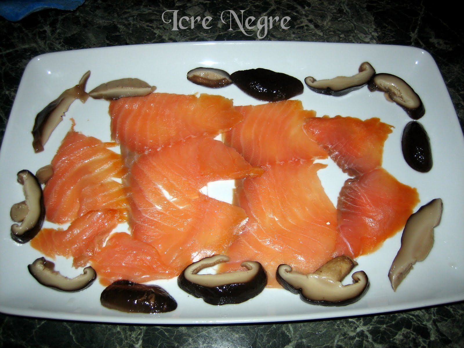 Icre Negre: Somon cu scrob