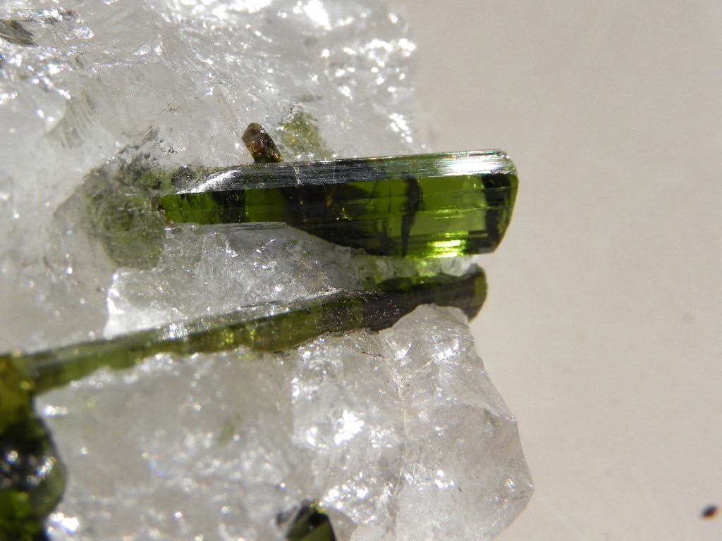 MINERALES: TURMALINA, ELBAÍTA (VERDELITA)