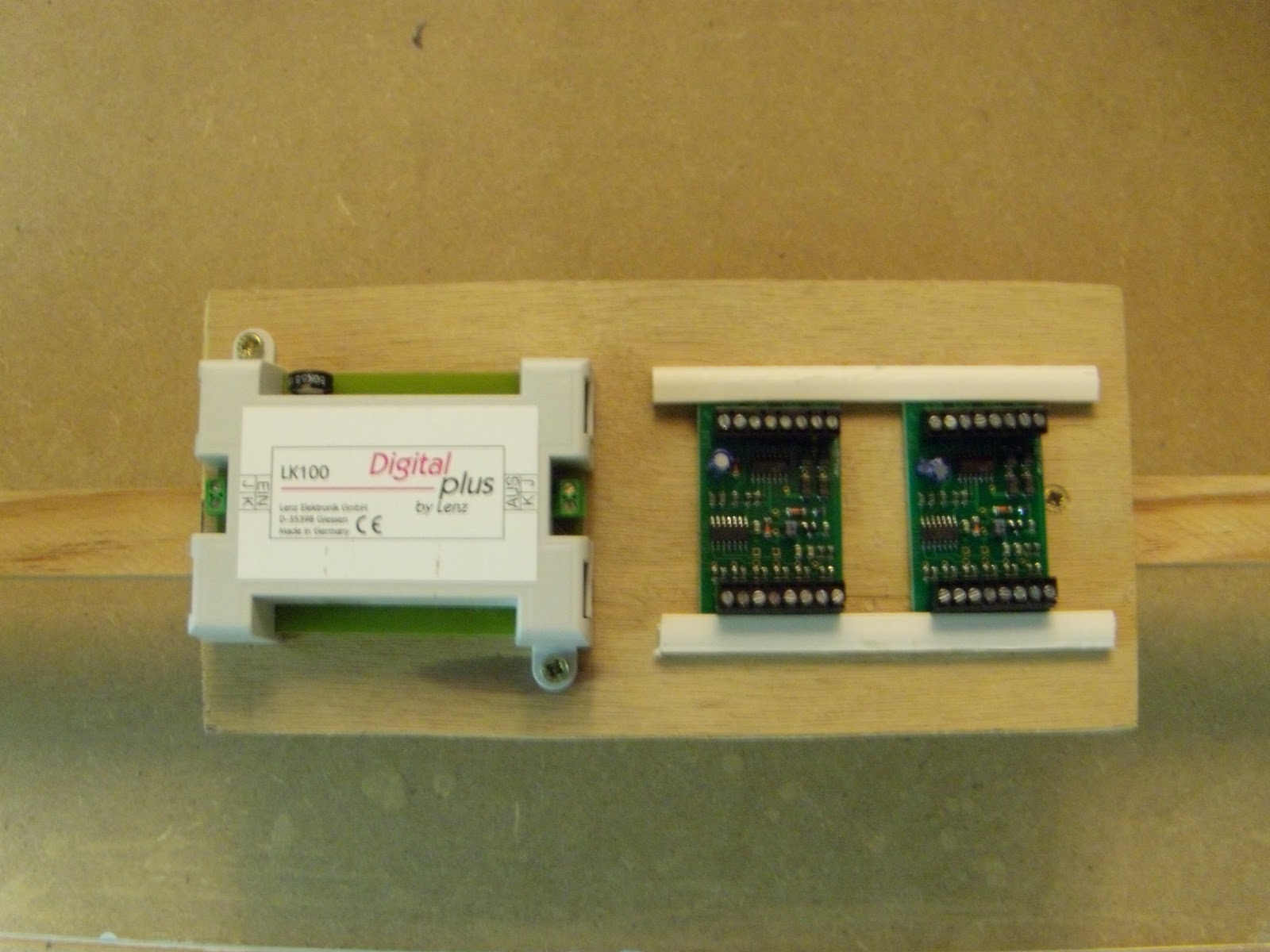 Denivhaupt réseau en N: lenz lk 100 et decodeur nce switch it