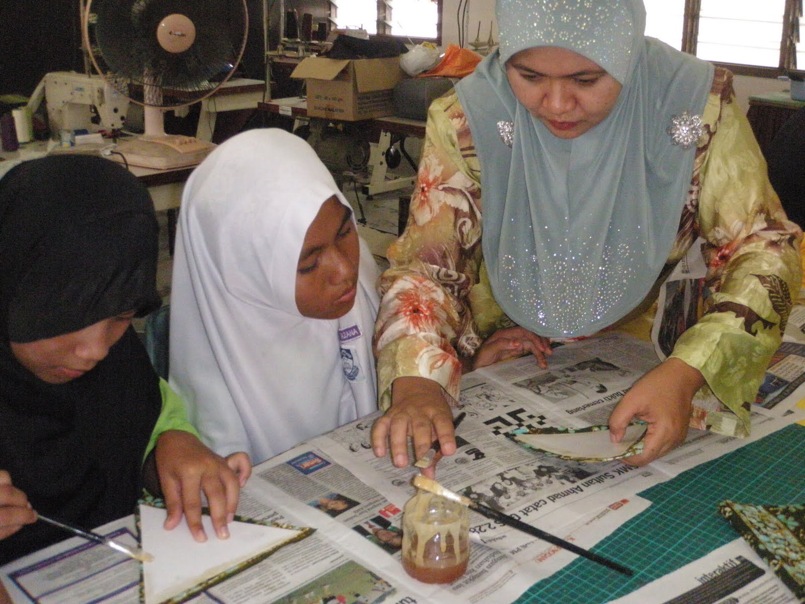 TERLALU ISTIMEWA: BELAJAR MEMBUAT KRAF :PROMOSI KRAF MALAYSIA 2010 ...